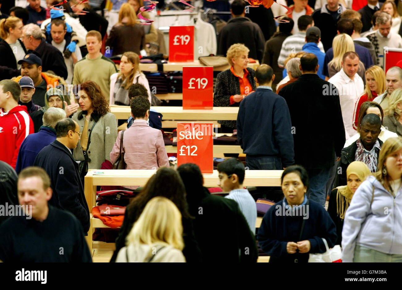 Bluewater Shopping Centre Sales Stock Photo - Alamy