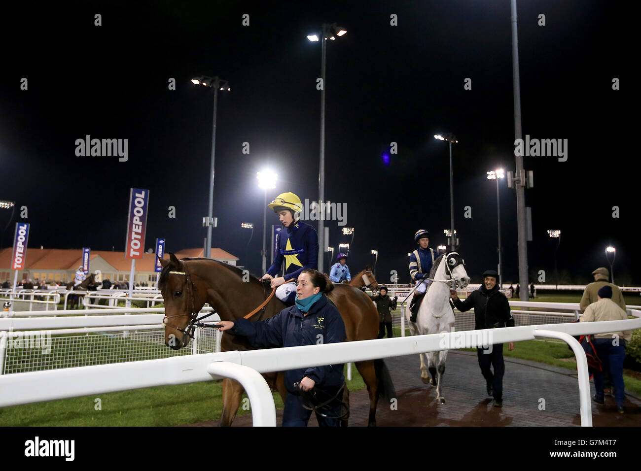 Horse racing chelmsford city racecourse hi-res stock photography and ...