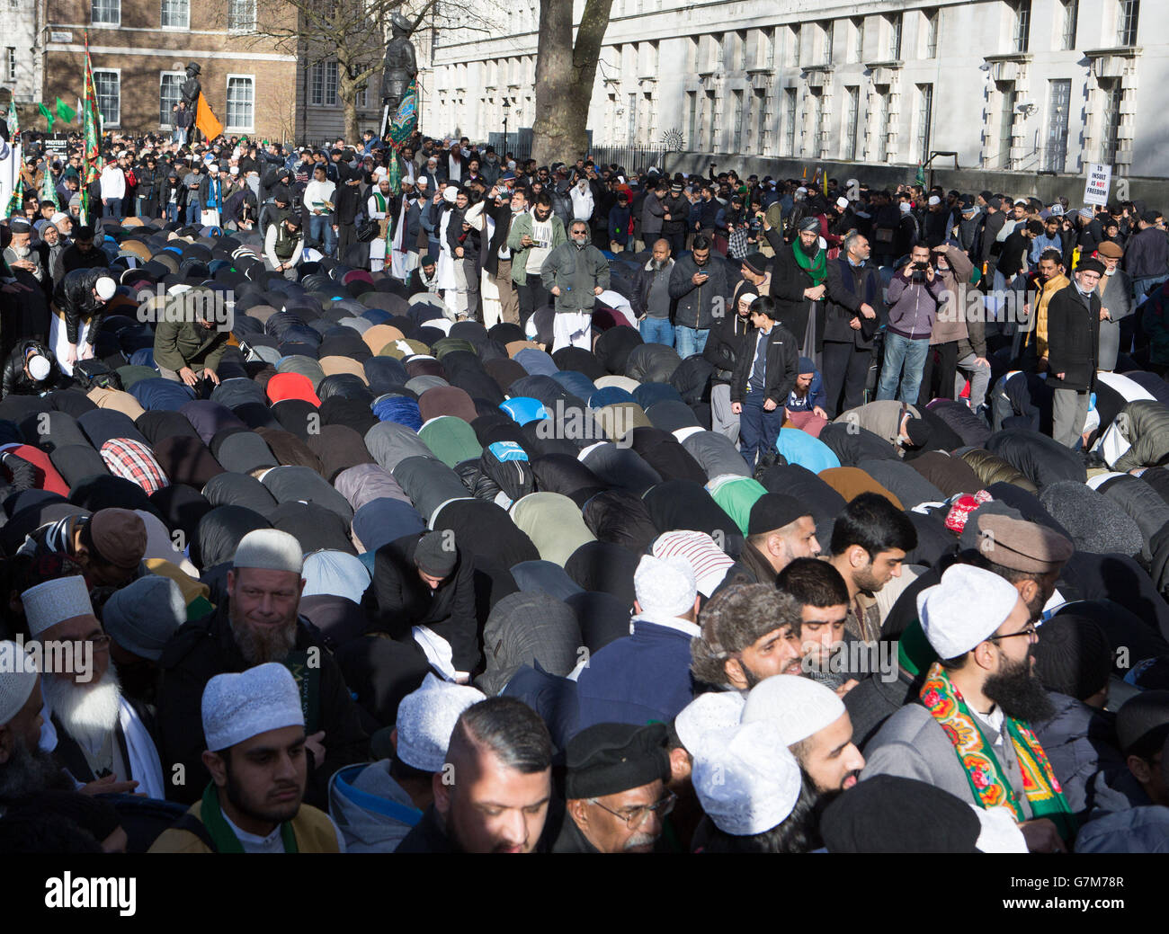 Muslims praying protest hi-res stock photography and images - Alamy