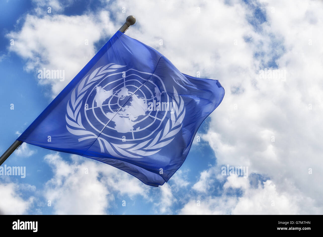 United nations flag flying in blue sky hi-res stock photography and ...