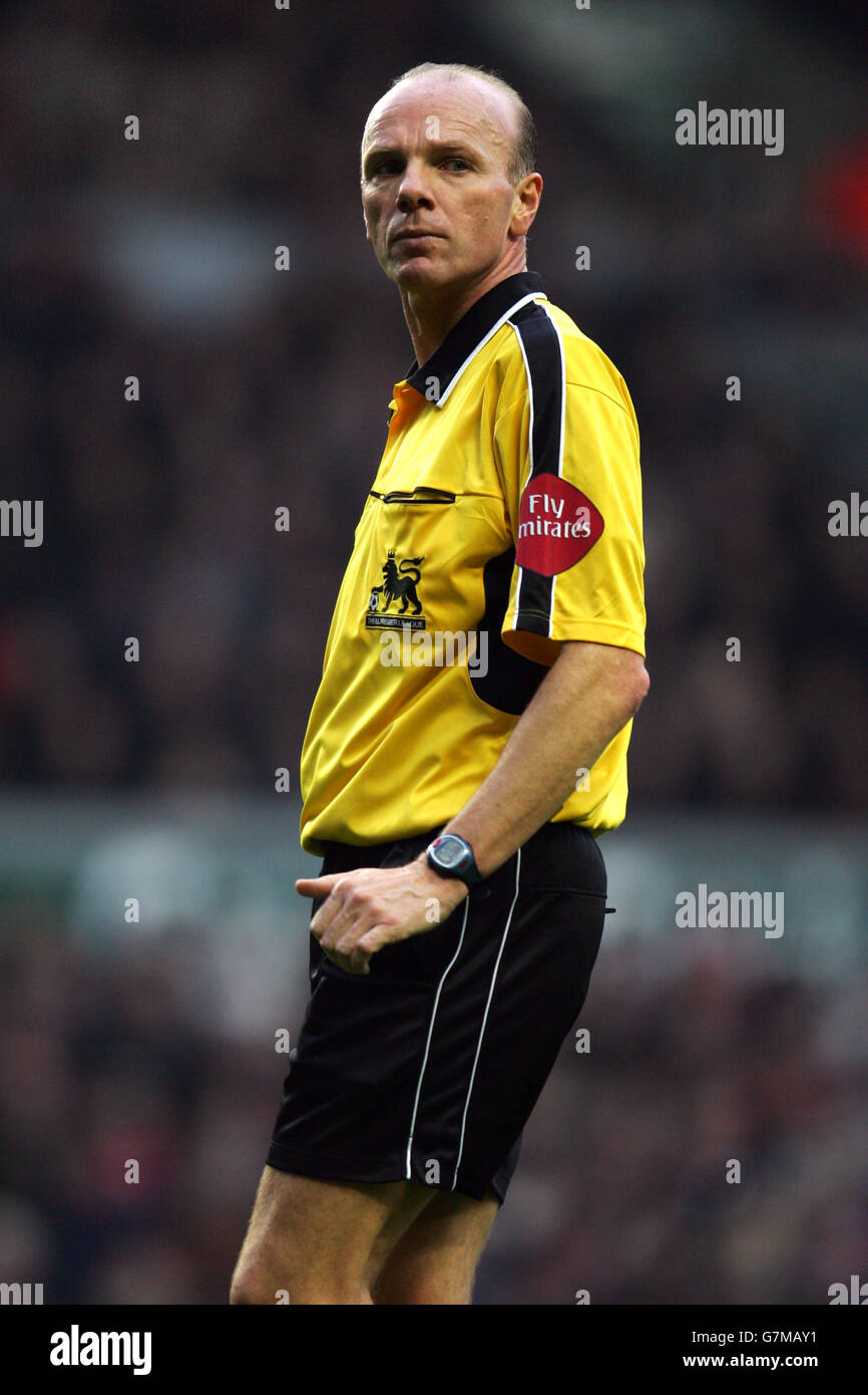 Football referee steve bennett High Resolution Stock Photography and ...