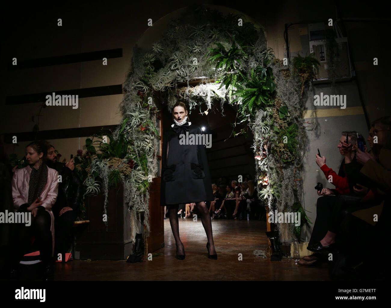 Giles Catwalk - London Fashion Week 2015 Stock Photo - Alamy