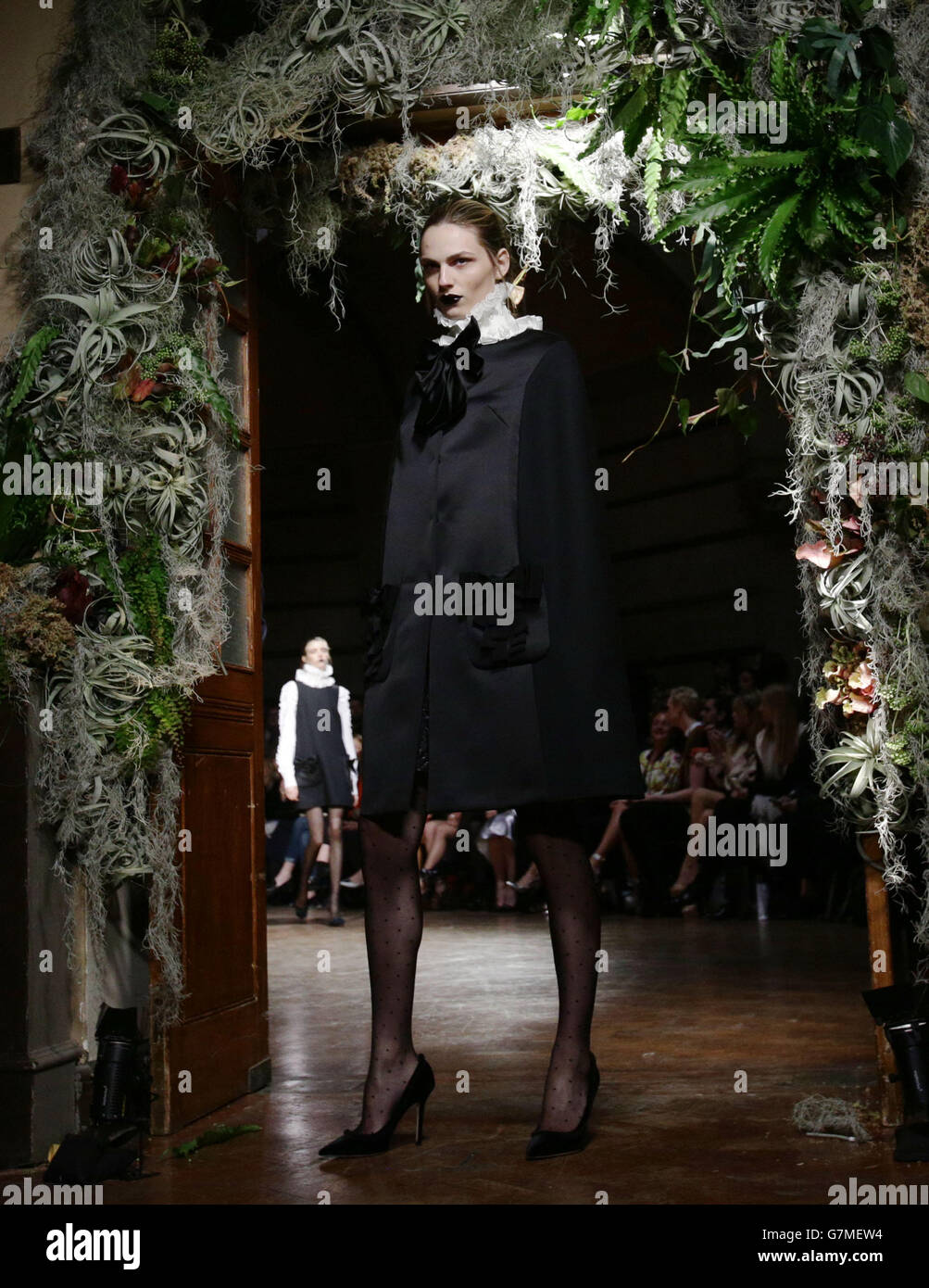 Giles Catwalk - London Fashion Week 2015 Stock Photo - Alamy