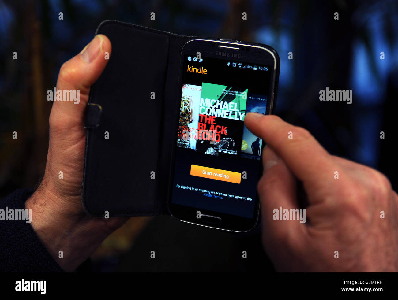 Kindle mobile app hi-res stock photography and images - Alamy