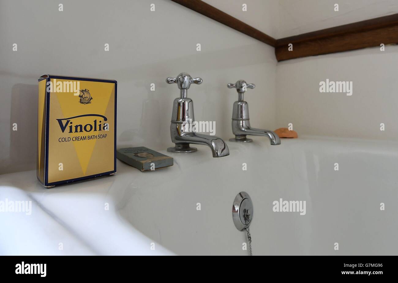 Vinolia soap hi-res stock photography and images - Alamy