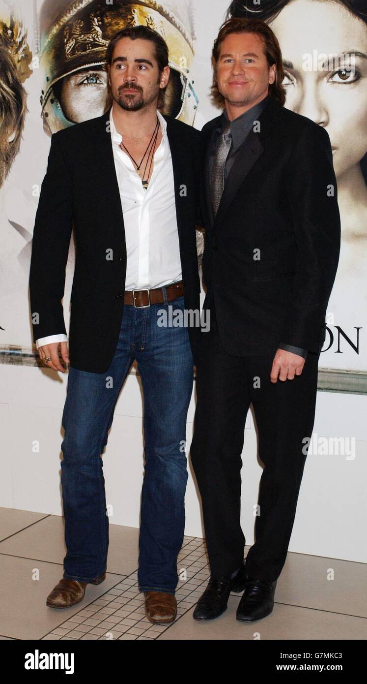 Stars of the film Colin Farrell (left) and Val Kilmer Stock Photo - Alamy