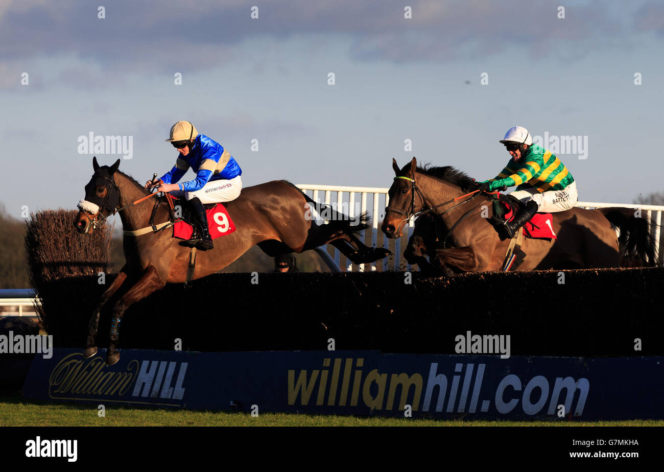 Horse Racing - Kempton Park Racecourse Stock Photo - Alamy