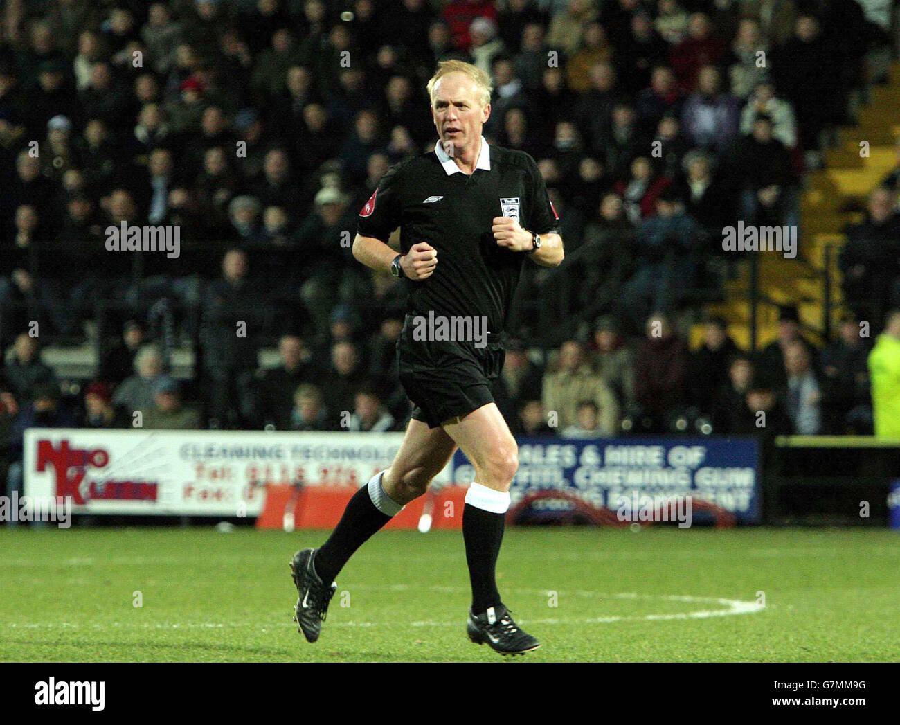 The referee peter walton hi-res stock photography and images - Alamy