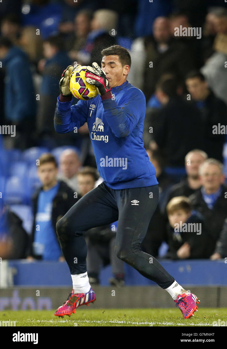 Soccer - Barclays Premier League - Everton v Liverpool - Goodison Park. Goalkeeper Joel Robles ...