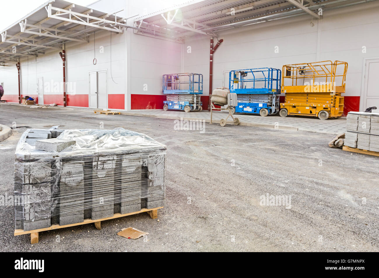 Pallet wrapped hi-res stock photography and images - Alamy