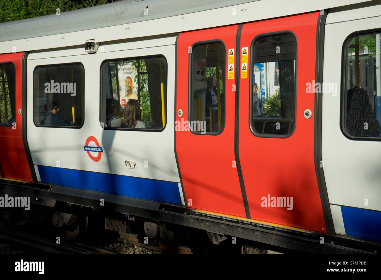 Kew gardens station hi-res stock photography and images - Alamy