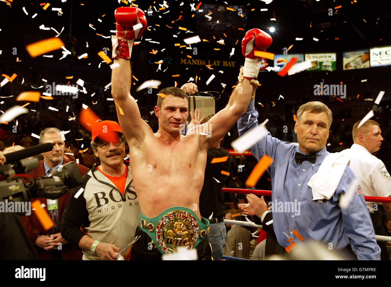 Boxing referee winner hi-res stock photography and images - Alamy