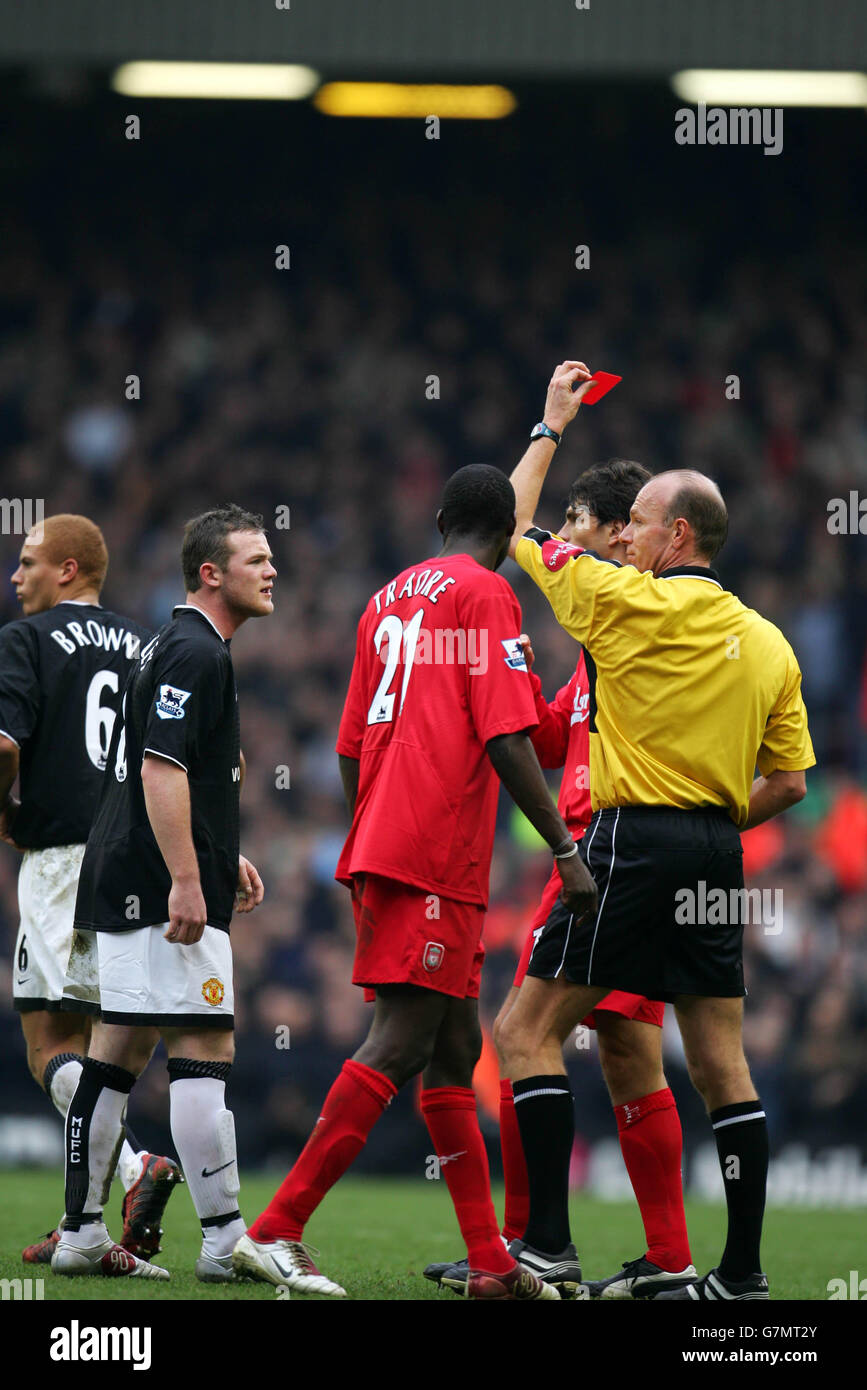 Football referee steve bennett hi-res stock photography and images - Alamy