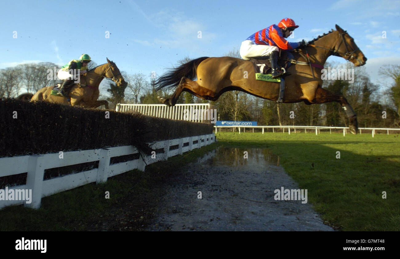 Racing - The totepool Handicap Steeple Chase at Kempton Park. Run For ...