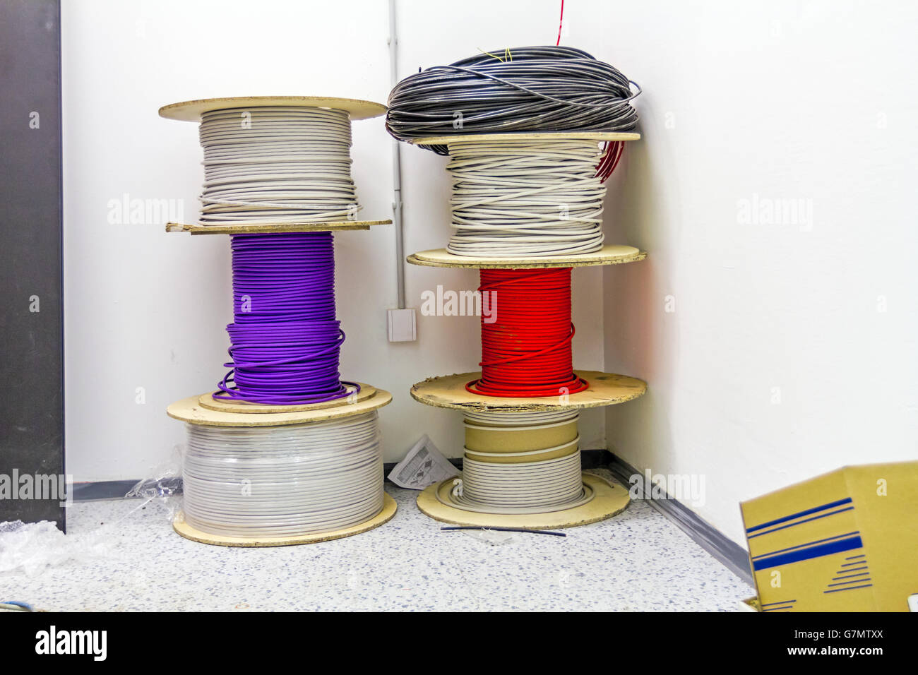 Fiber Optic Cable Reel Stock Photos & Fiber Optic Cable Reel Stock ...