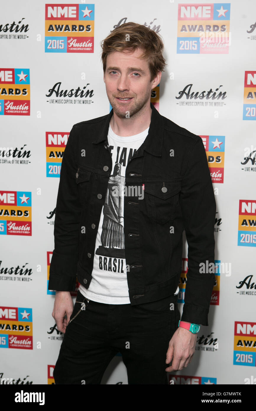 Ricky Wilson poses with after presenting the award for Best Solo Artist ...