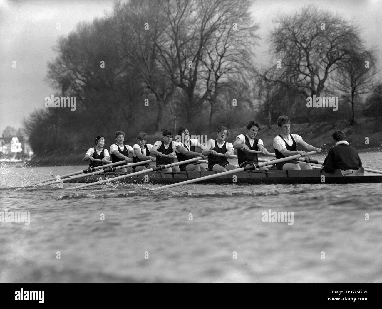 Rowing - 1968 Boat Race - Oxford Training - The Tideway, River Thames ...