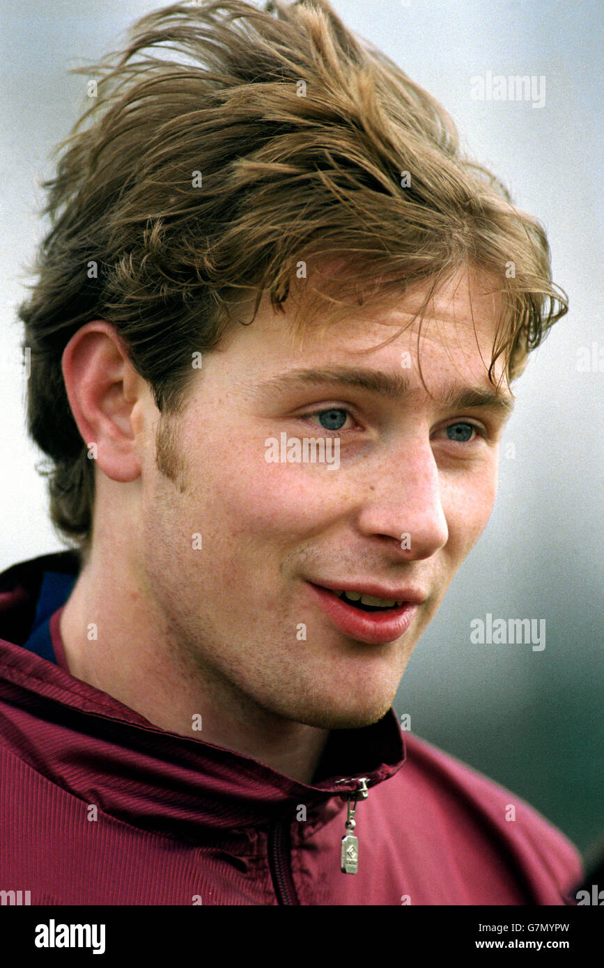 Ian moore signs nottingham forest hi-res stock photography and images ...