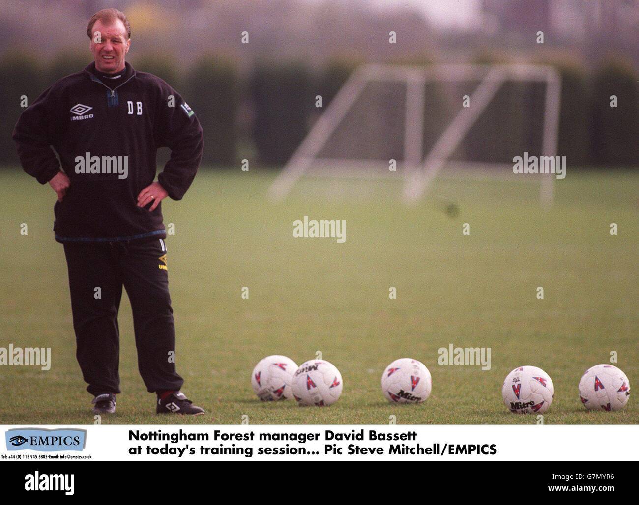 Ian moore signs for nottingham forest hi-res stock photography and ...