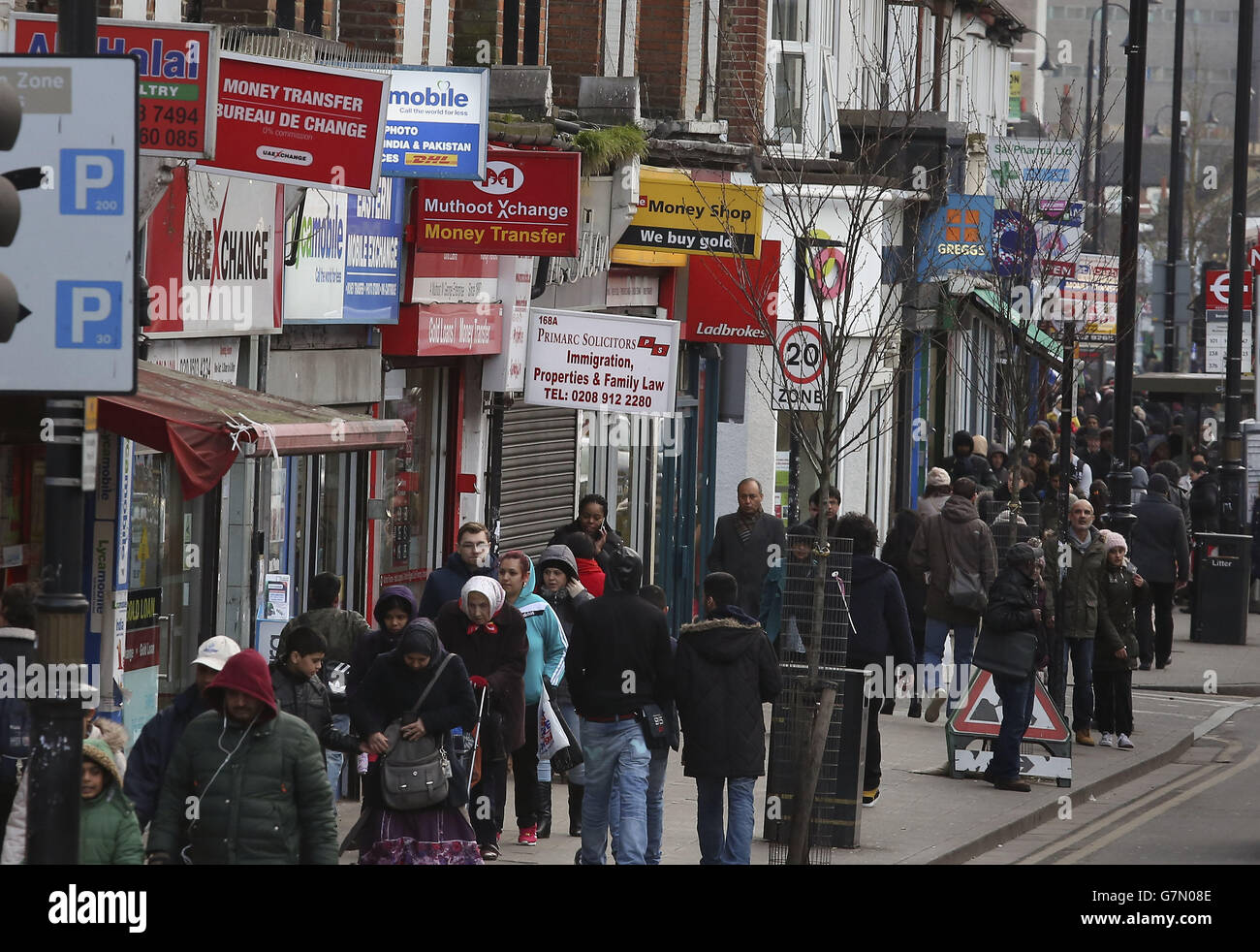 Shoppers on High Street North in East Ham, London Stock Photo - Alamy