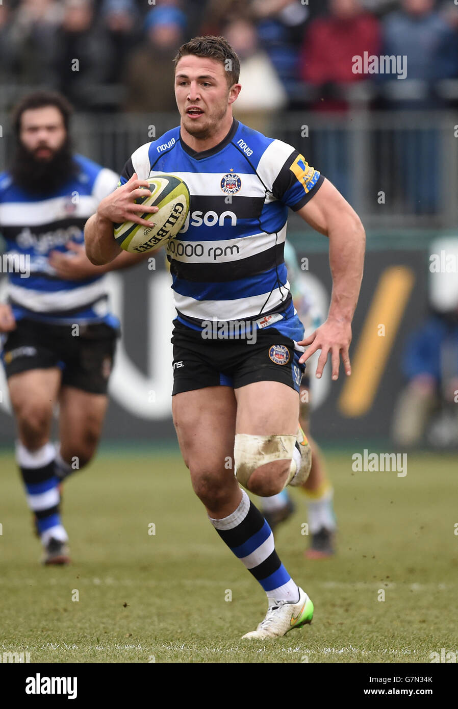 Bath rugbys sam burgess makes break hi-res stock photography and images ...
