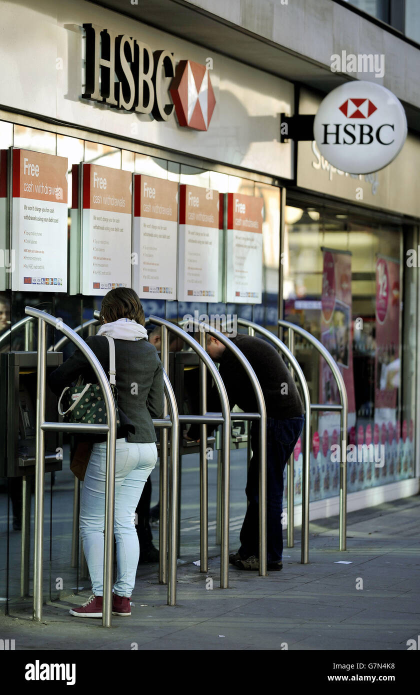 Hsbc bank atm cash machines hi-res stock photography and images - Alamy