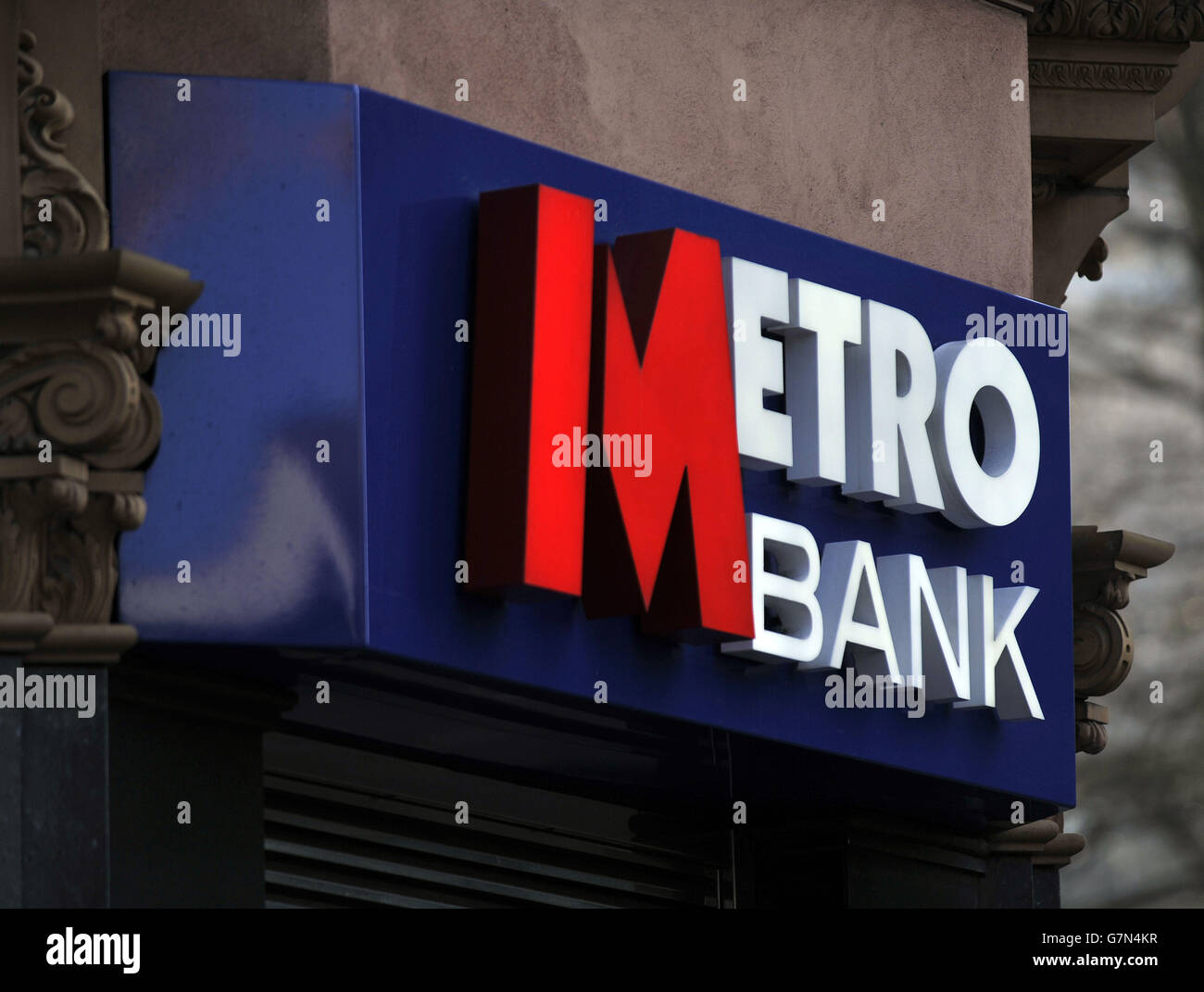 Metro bank tottenham court road hi-res stock photography and images - Alamy