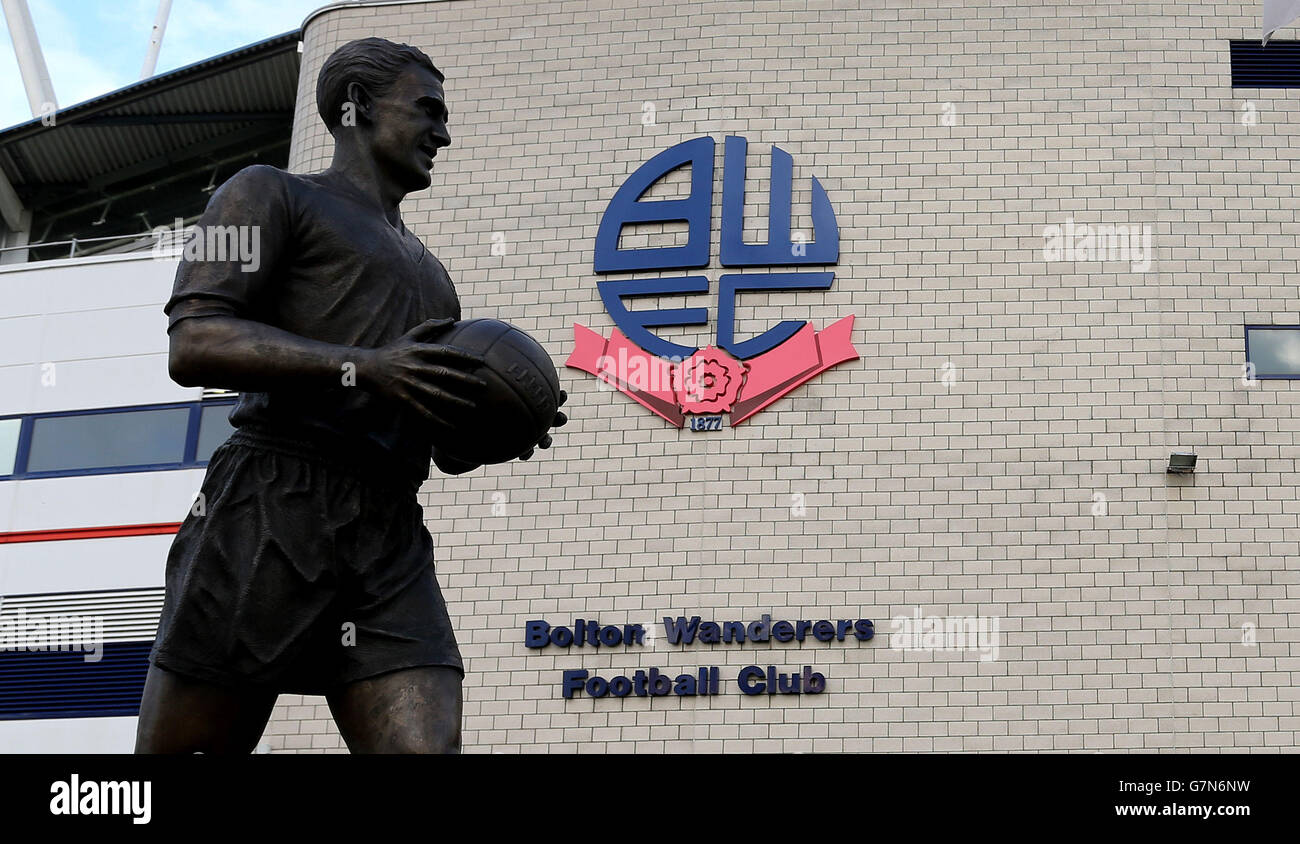 Nat lofthouse statue outside bolton wanderers macron stadium hi-res ...