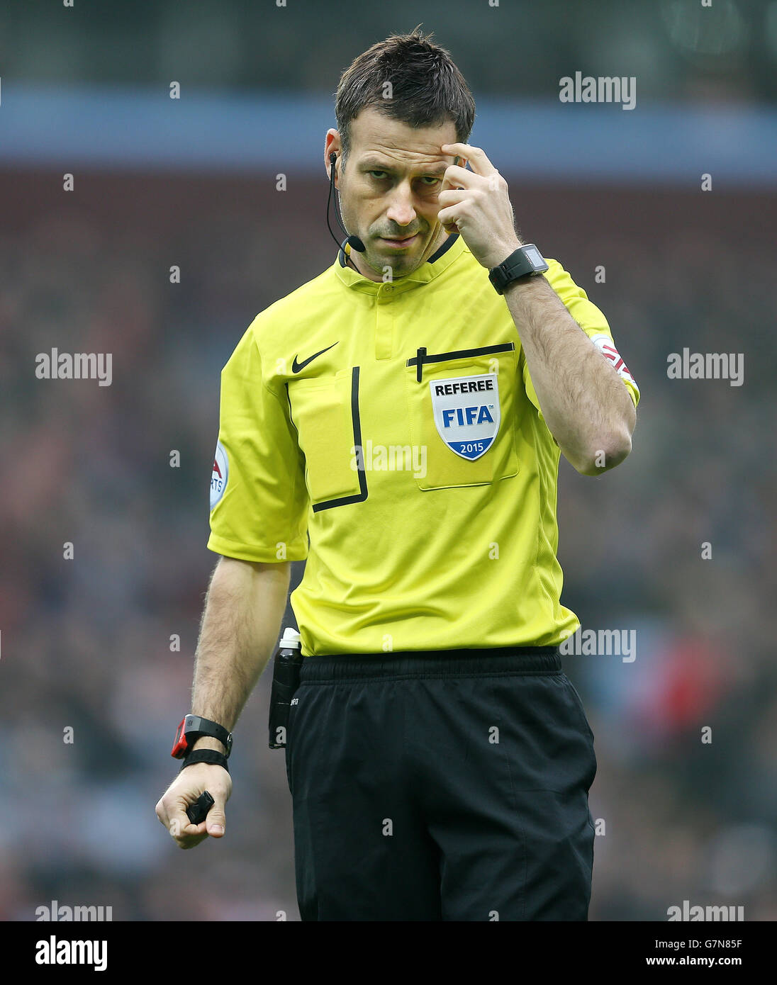 English referee mark clattenburg hi-res stock photography and images ...