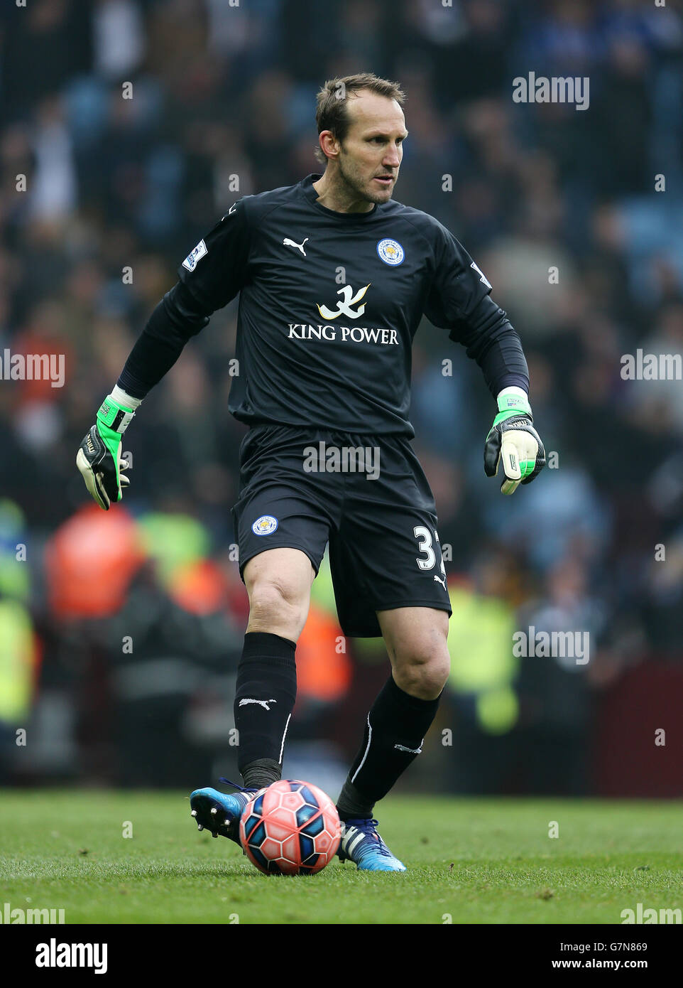 Leicester City's Mark Schwarzer during the FA Cup Fifth Round match at ...