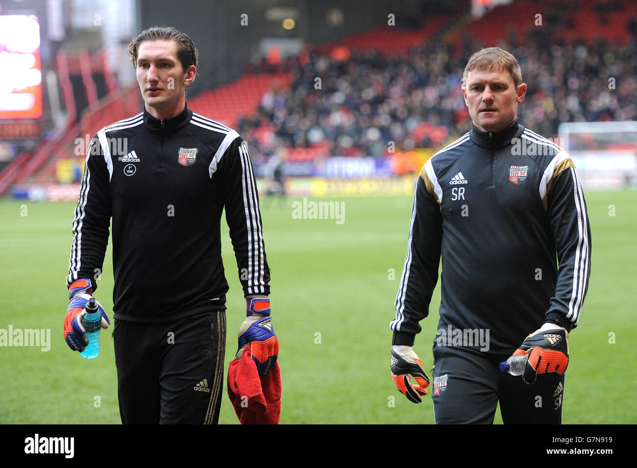Brentford goalkeeping coach simon royce hi-res stock photography and ...
