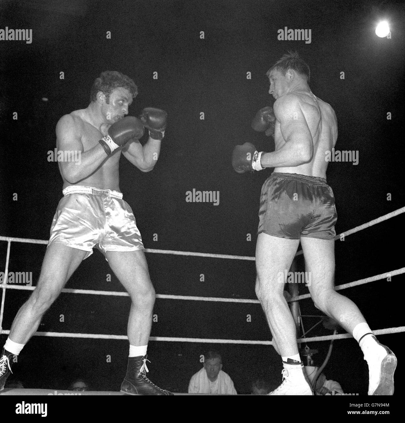 Great Britain's Joe Bugner (l) in action against Belgium's Lion Ven (r ...