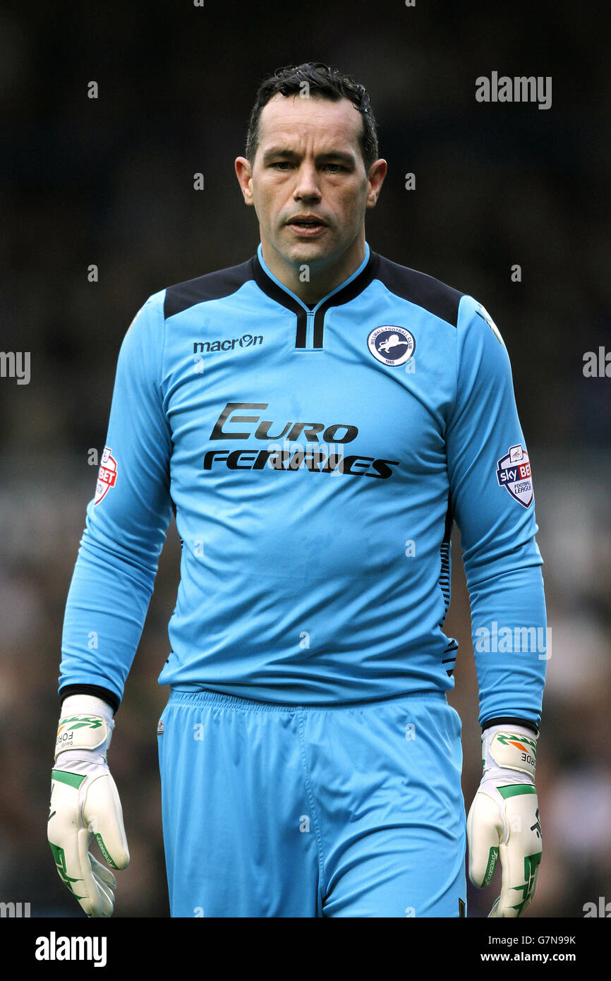 The millwall goalkeeper hi-res stock photography and images - Alamy