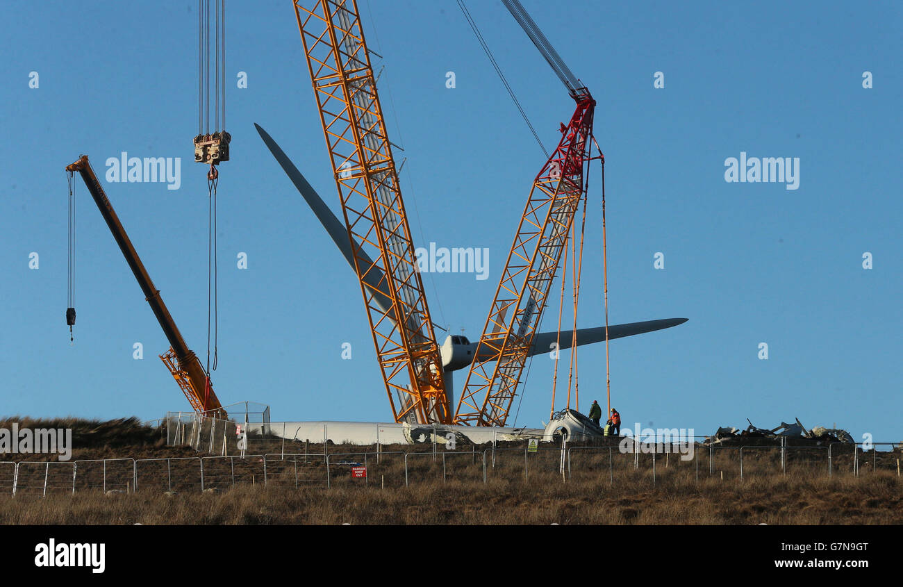 Work begins to remove a 100 meter high £2 million wind turbine at ...