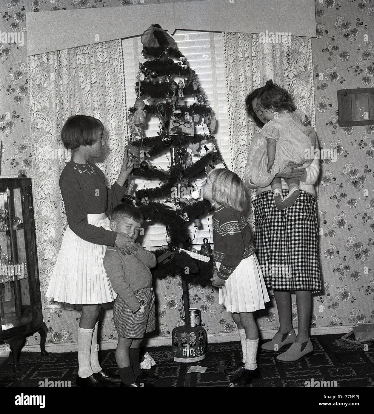 1950s Christmas Children High Resolution Stock Photography and Images ...