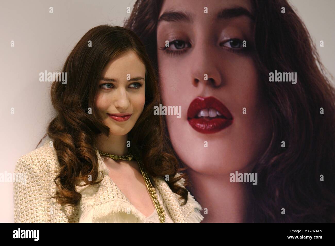 Model Elizabeth Jagger poses for photographers as the new face for the ...