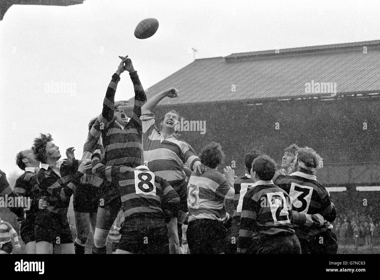 Action lineout line out black and white hi-res stock photography and ...