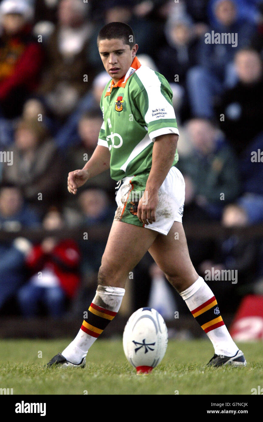 Bradford bulls paul deacon lines up a conversion hi-res stock ...