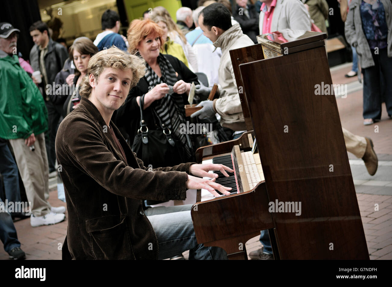 Street piano hi-res stock photography and images - Alamy
