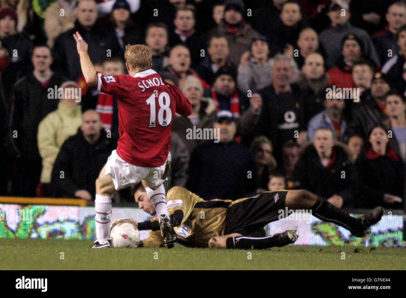 Manchester uniteds paul scholes challenges citys goalkeeper paul jones ...