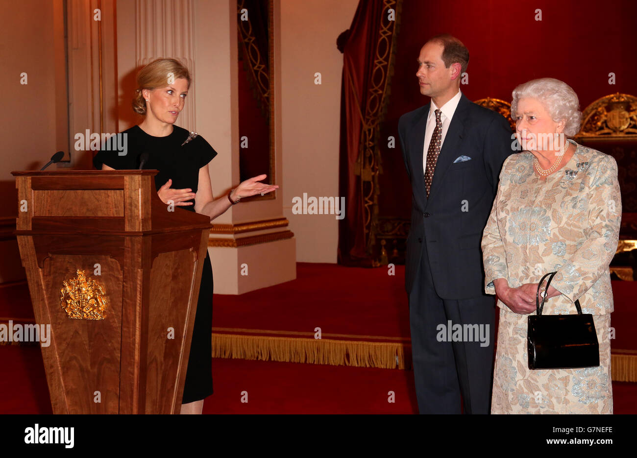 Sophie rhys jones the queen hi-res stock photography and images - Alamy