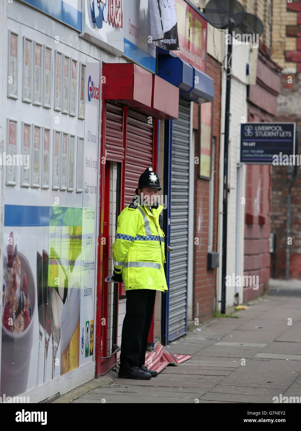 Merseyside police officers outside hi-res stock photography and images ...