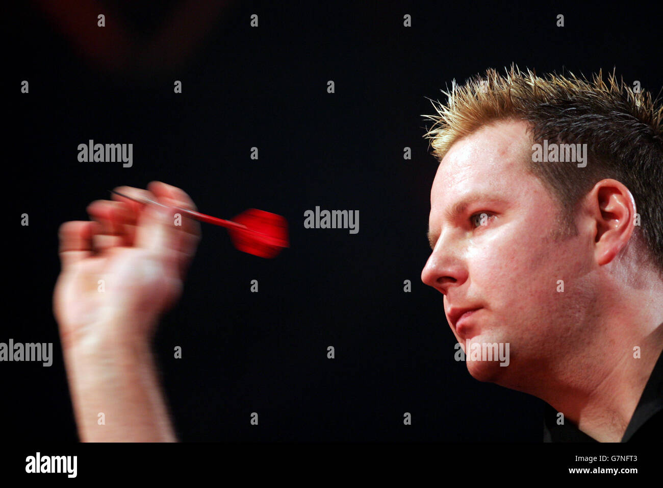 Darts - 2005 Ladrokes.com World Championships. Mark Dudbridge prepares ...