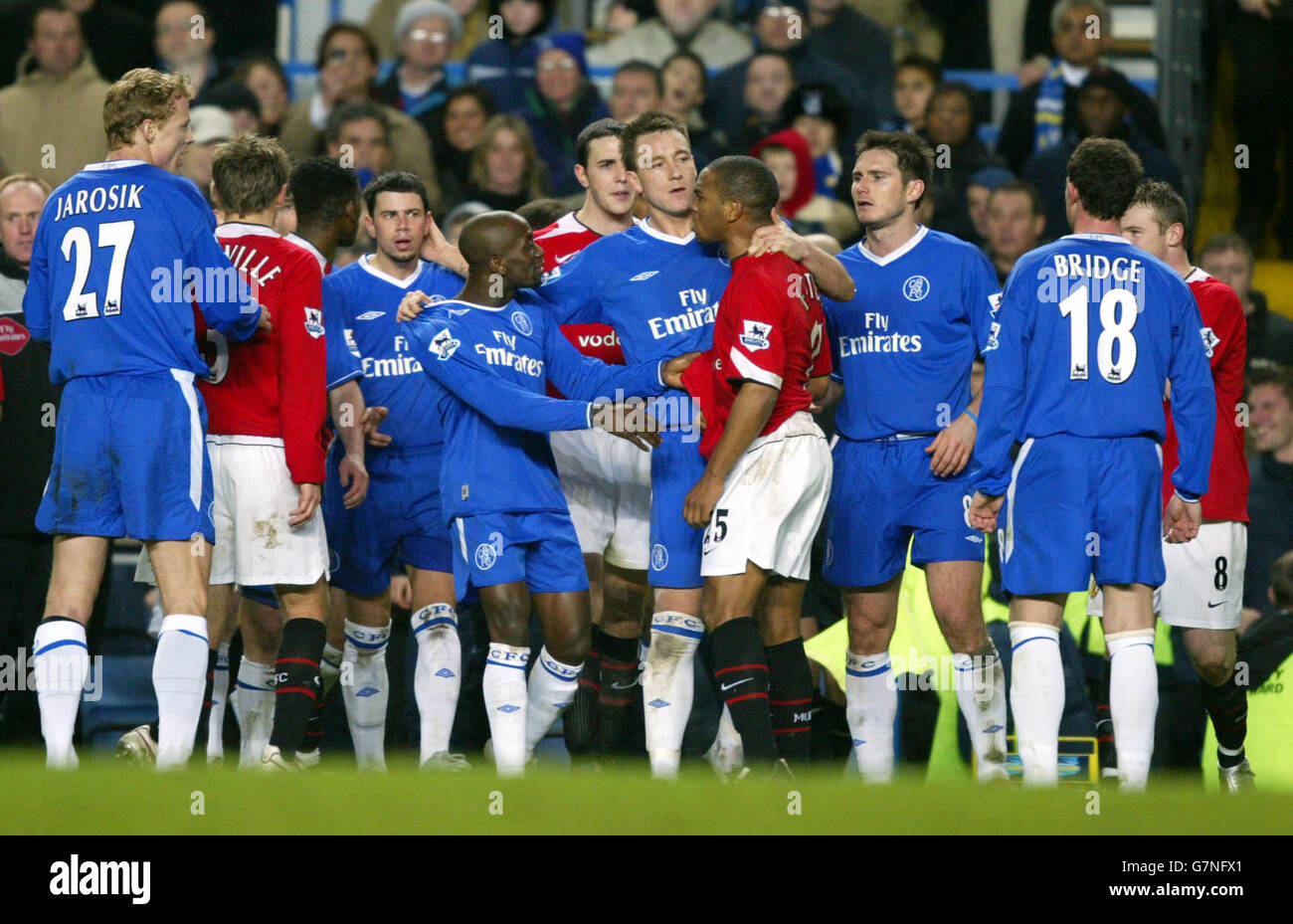 Tempers flare between Chelsea and Manchester United players (John Terry ...