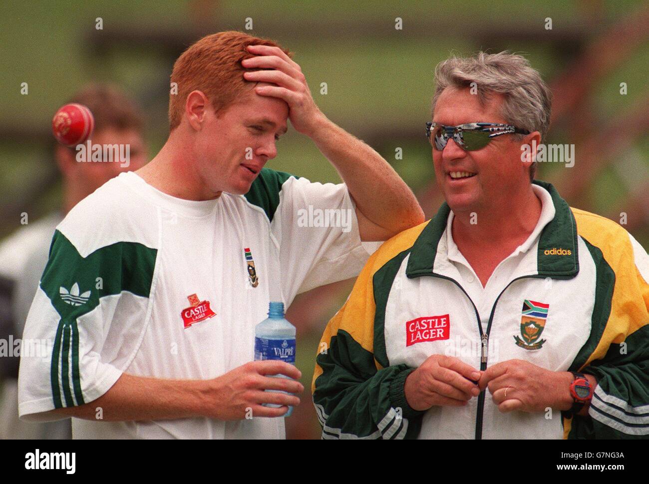 Shaun Pollock and Bob Woolmer, South Africa cricket coach Stock Photo ...