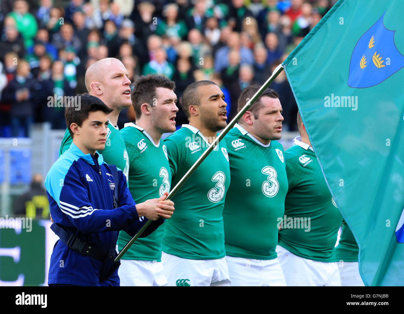 Ireland players during the national anthem hi-res stock photography and ...