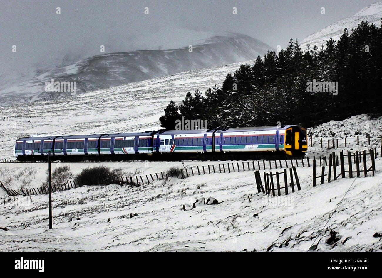 Heavy Snowfall. A ScotRail train cuts its way through heavy snow Stock ...