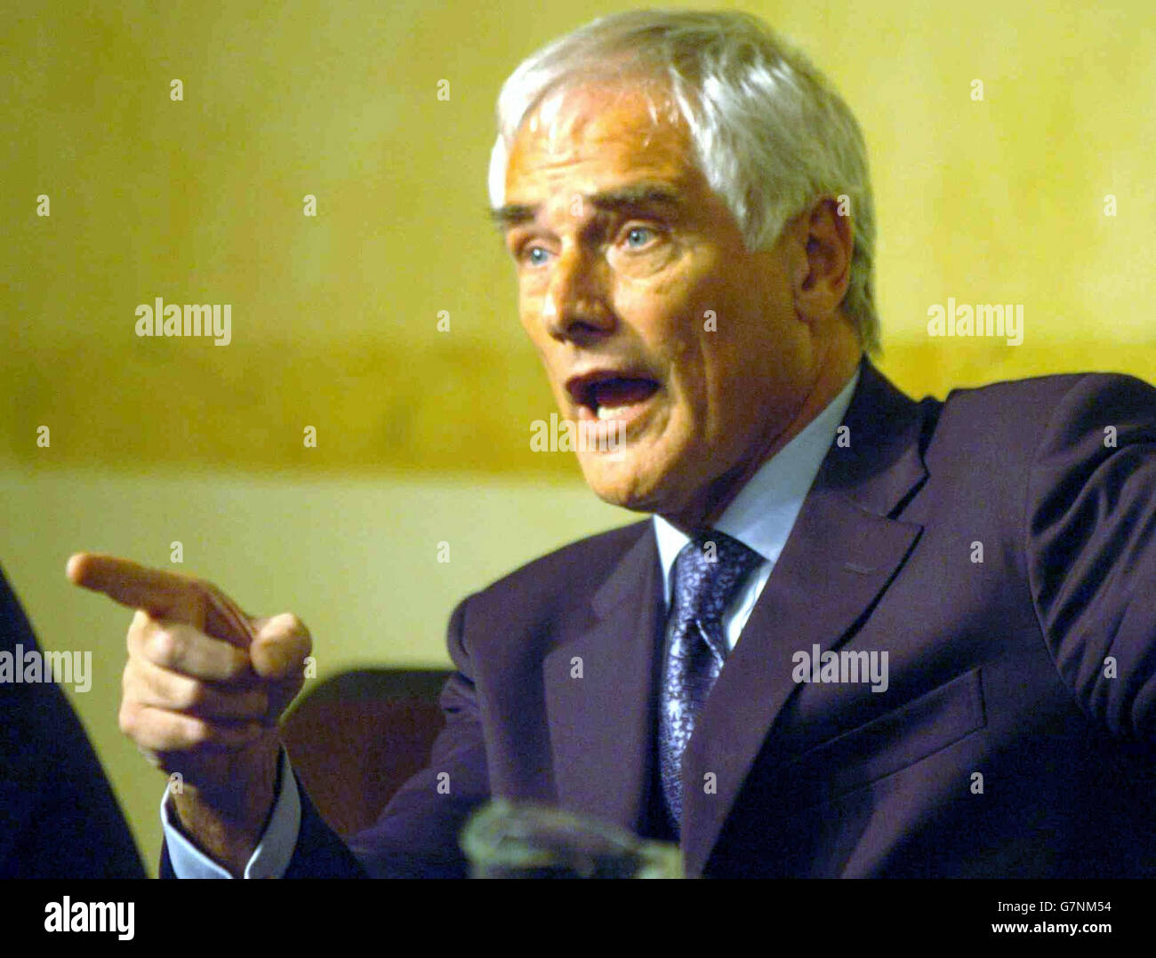 Robert Kilroy-Silk quits UK Independence Party - Hinckley Golf Club ...