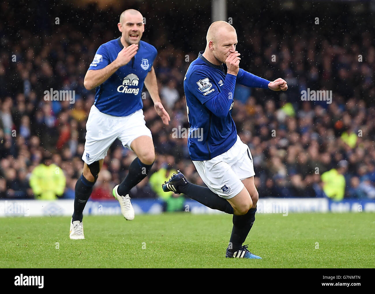 Everton's Steven Naismith (right) celebrates after scoring his sides ...