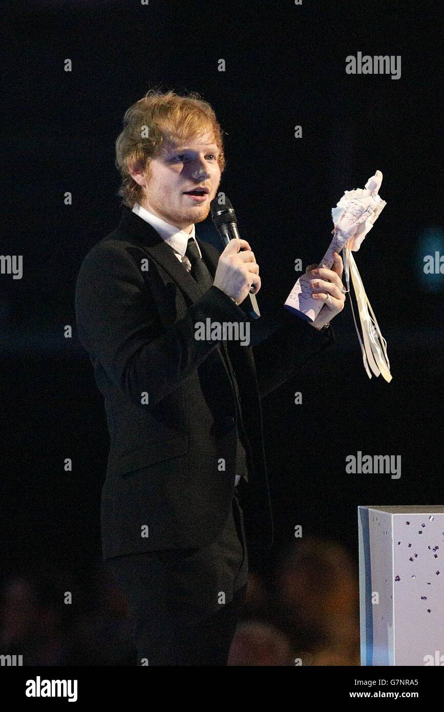 Celebrity music on stage performing awards brits hi-res stock ...